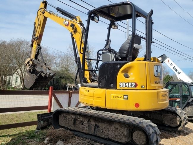 Rent 304E2 Mini Excavator with Hydrualic Thumb in Spring TX | Low Rates
